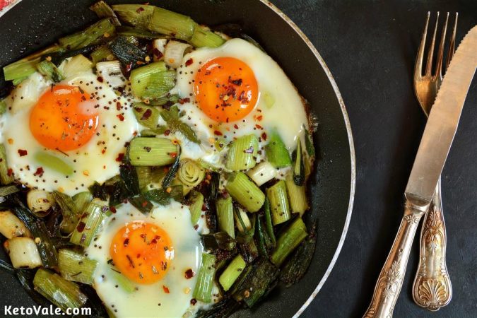 Poached Eggs with Leeks Low Carb Recipe